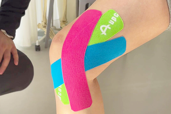 How to use kinesiology tape for medial knee pain-knee tape